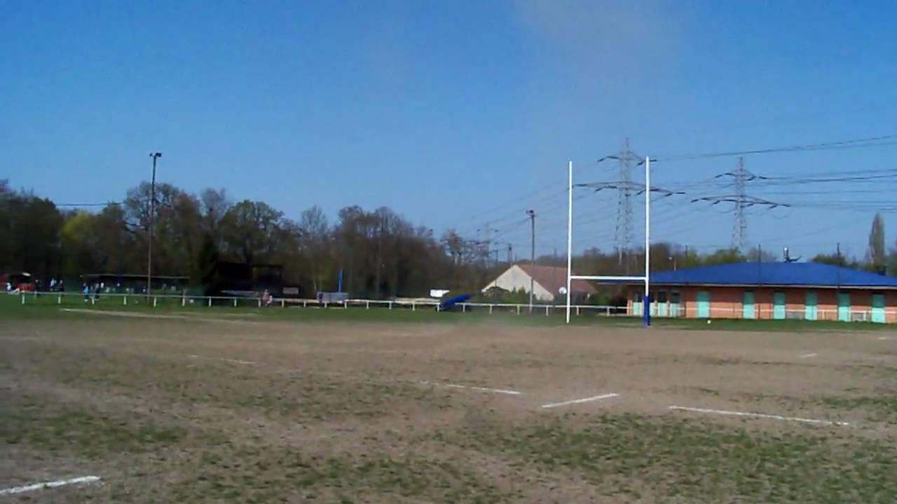 TORNADE à CLAMART 92140 STADE DE LA PLAINE 18 AVRIL 2010.avi - YouTube