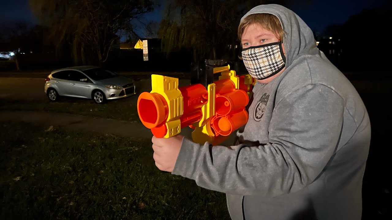 Nerf war: Night Battle - YouTube