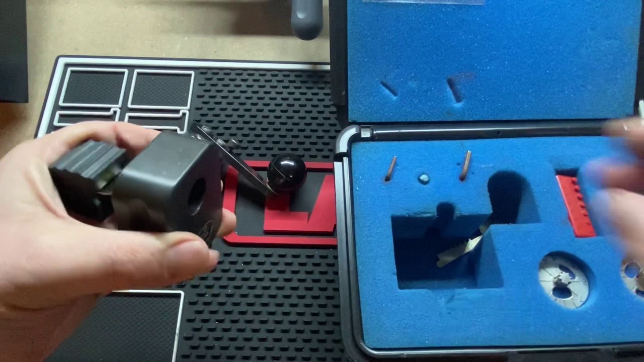 (22) Making a Tubular Key with the Herty Gerty! - YouTube