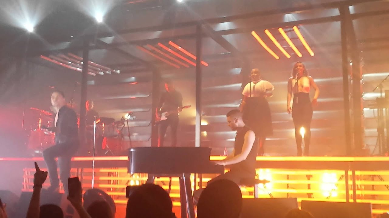 Hurts - Stay, live in Manchester 12/02/16 - YouTube