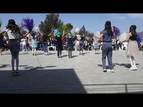 6/B sınıfının 23 nisan gösterisi ova ortaokulu