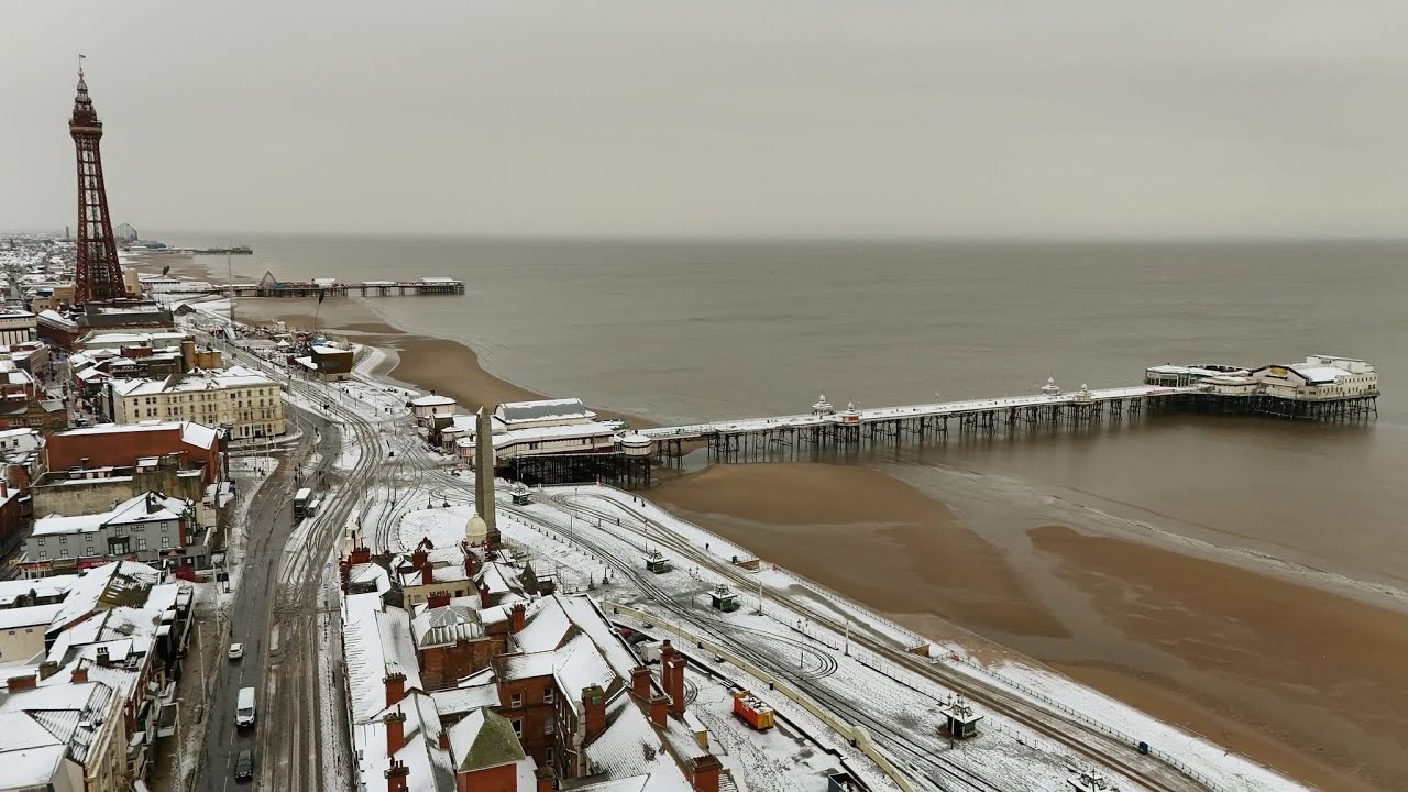 BLACKPOOL SNOW! Blackpool in the snow January 2025 - YouTube