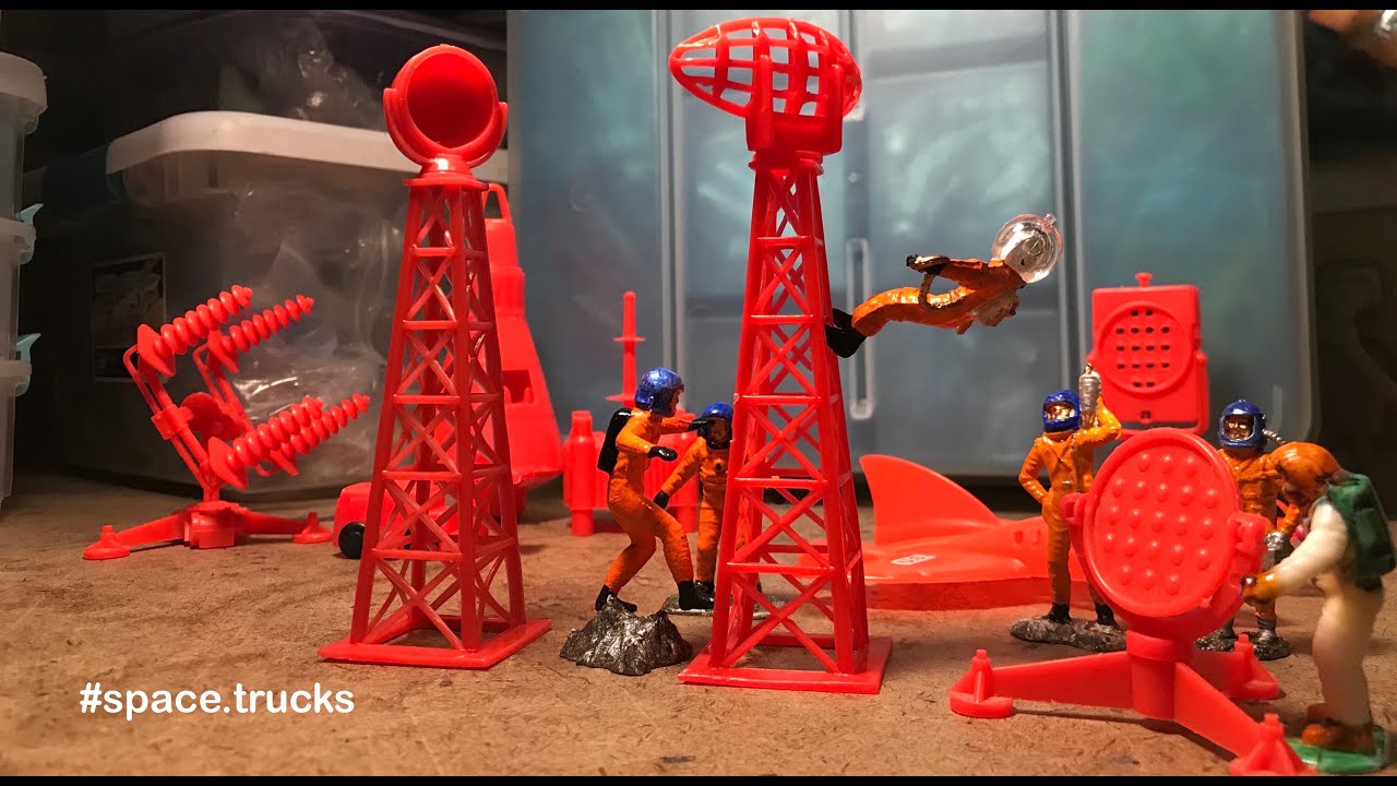 Marx Toys Jetport Radar and Searchlight Towers, 1960 - 1963 + Other ...