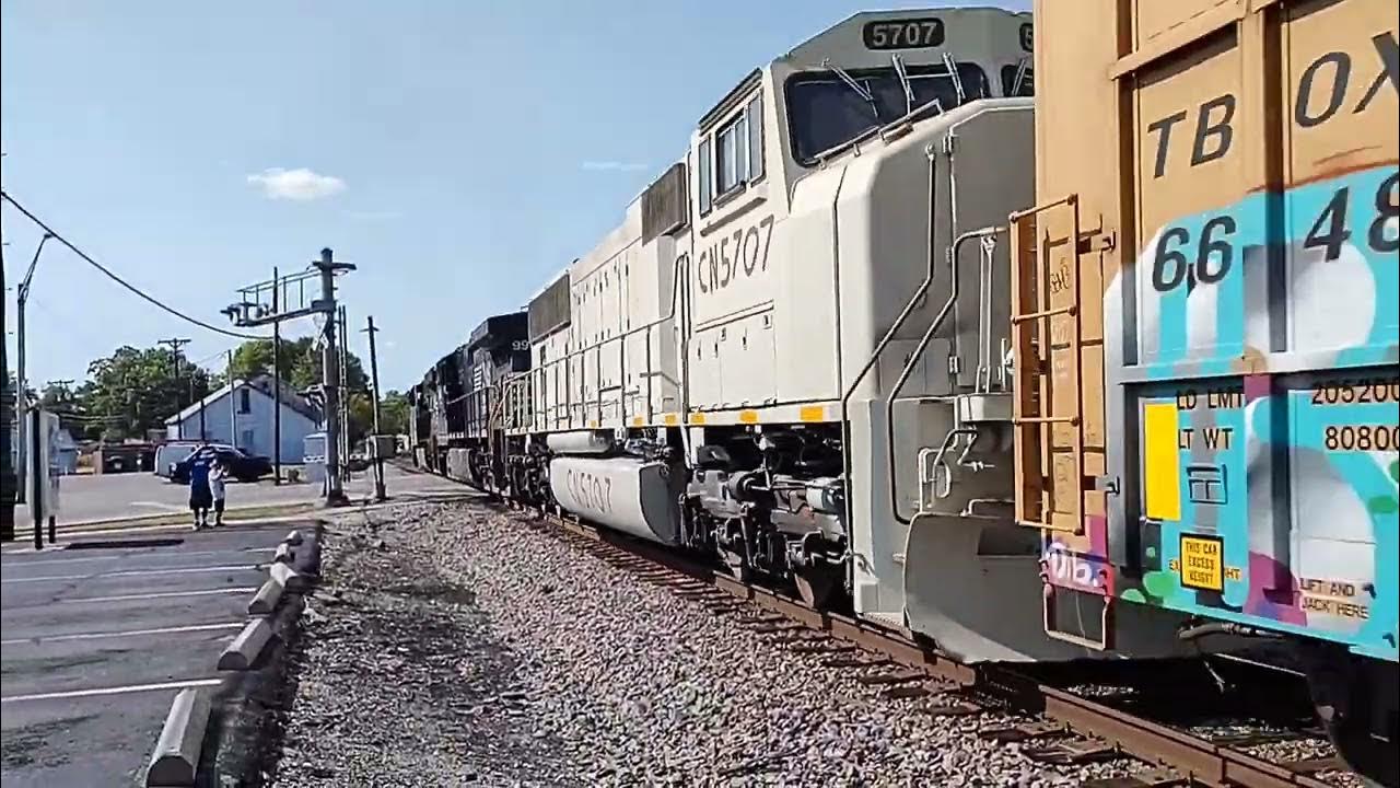 CN 5707 primered locomotive - YouTube