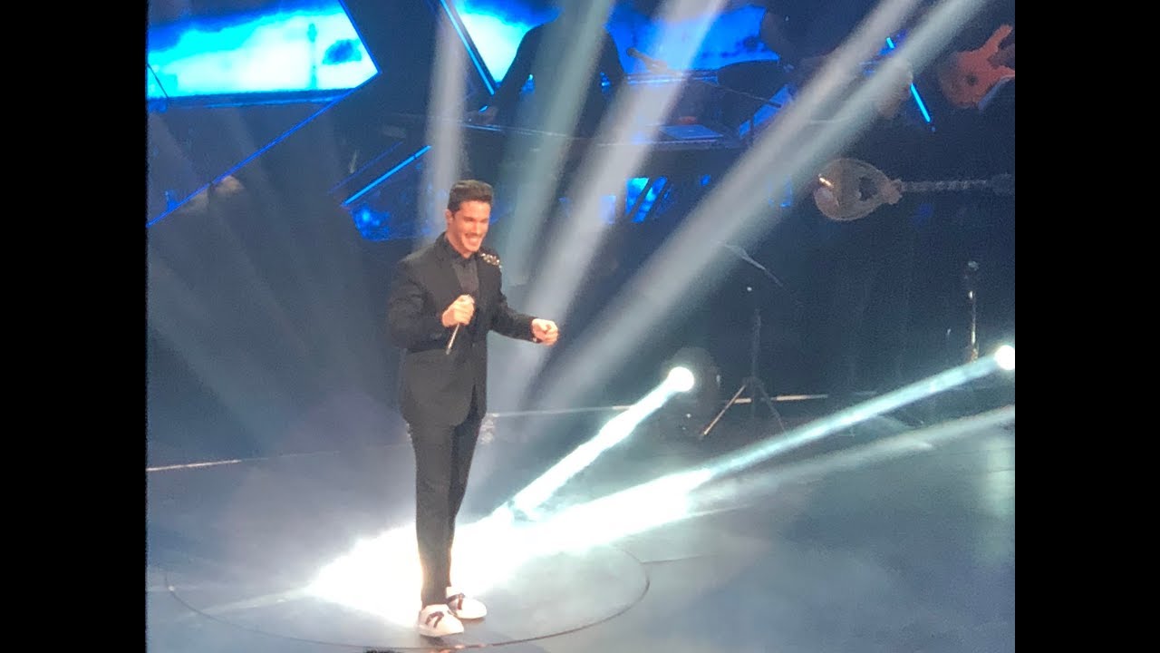 Δύο ζωές Live - Νίκος Οικονομόπουλος | Κέντρο Αθηνών - YouTube