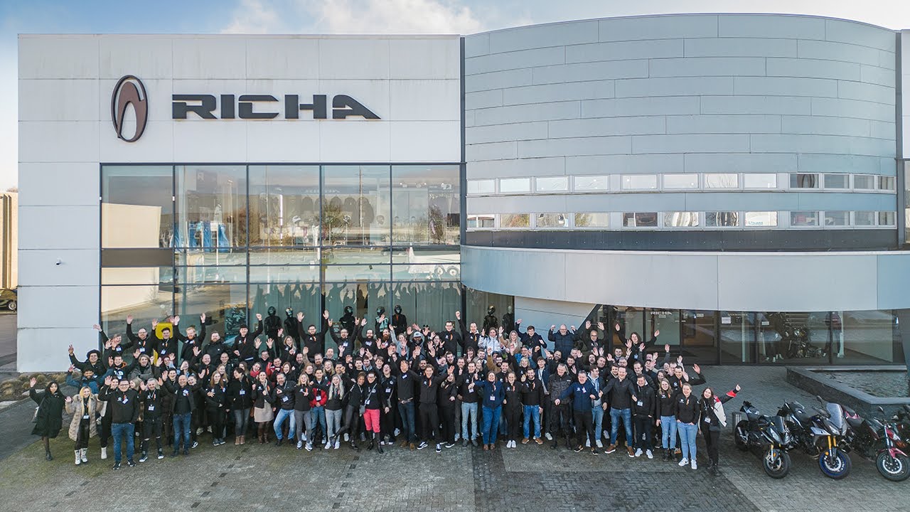 What a team! MKC Moto x Richa - YouTube