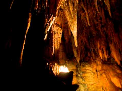 The stalac-pipe organ of the Luray Caverns - YouTube