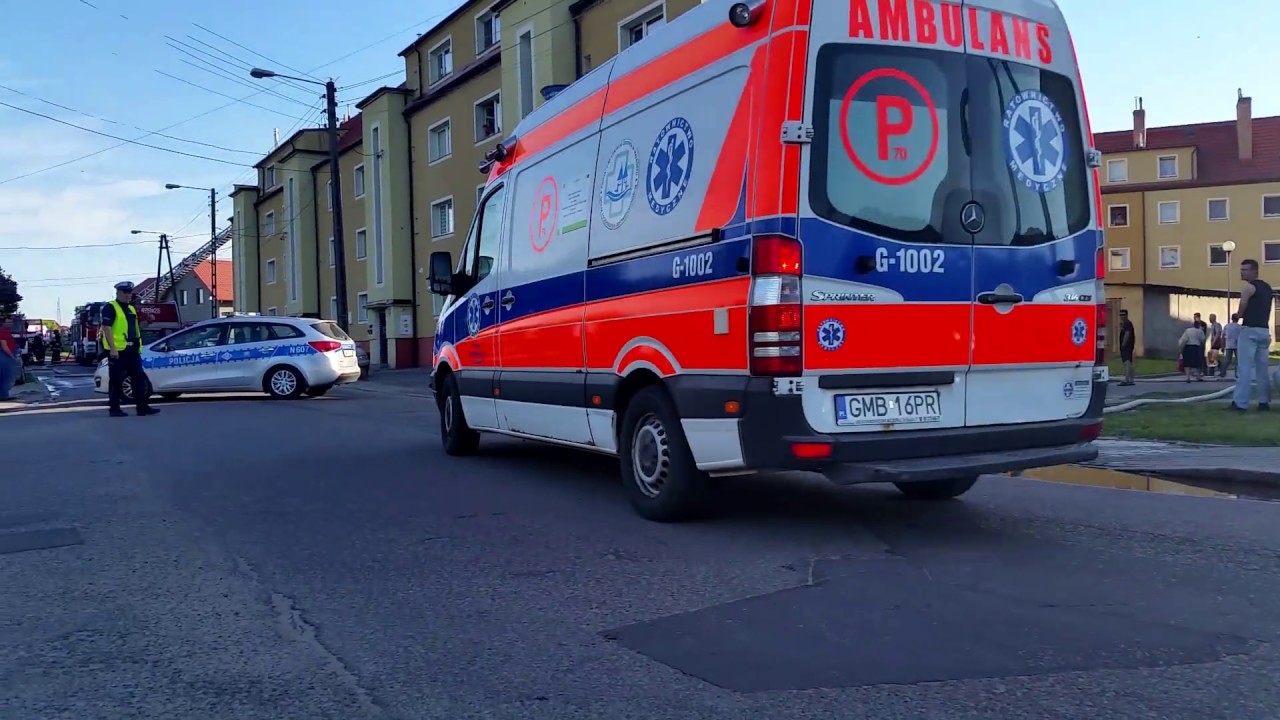 Polish Ambulance responding with dual sirens [ Air Horns + Federal ...