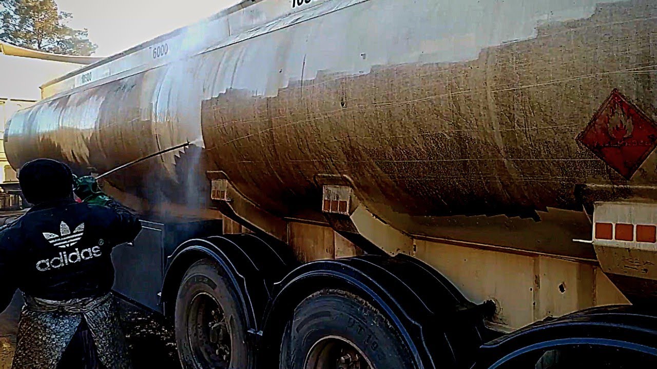 How to wash a very dirty oil tanker؟😳🤔 - YouTube