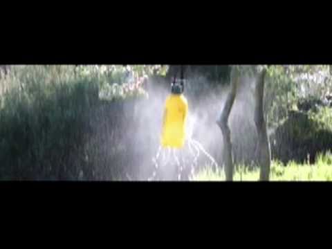 tir au .44 mag dans bidon filmé à 320 Img/sec Finepix HS20