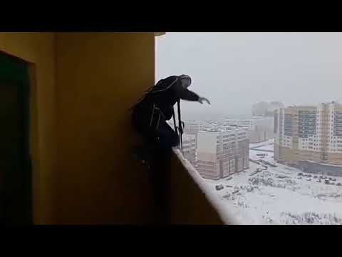 7 BALKONDAN ATLAYAN ÇILGIN RUS