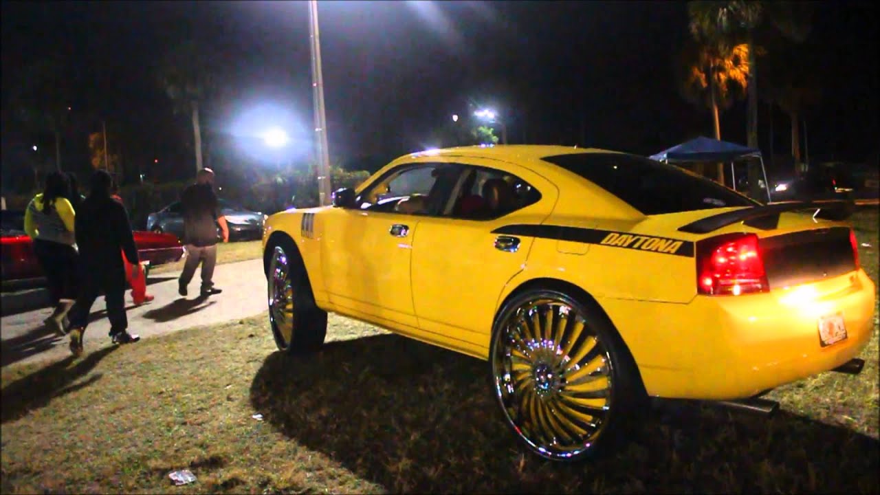 Yellow Charger 32" DUB Floaters - Orlando Classics Ridin Big Car Show ...