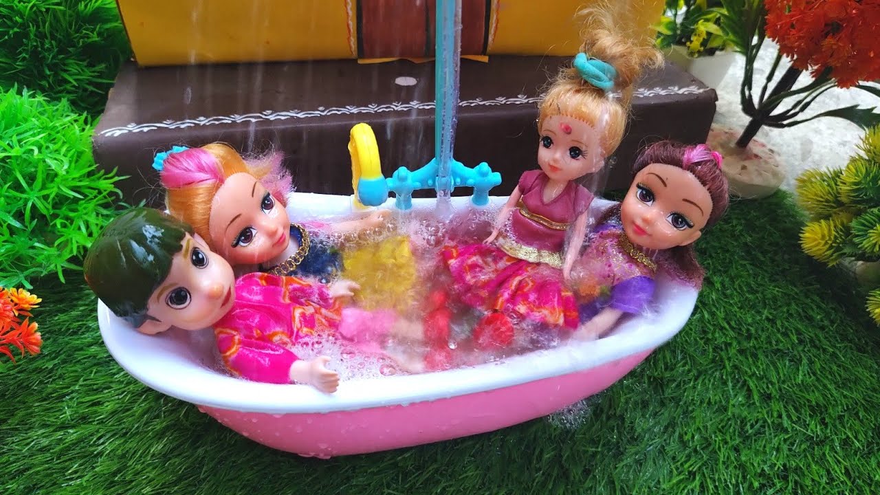 Doll Enjoying Bath Tub || বান্টি বৃষ্টি ঈশা রিয়া সবাই মিলে বাথটবে খুব ...