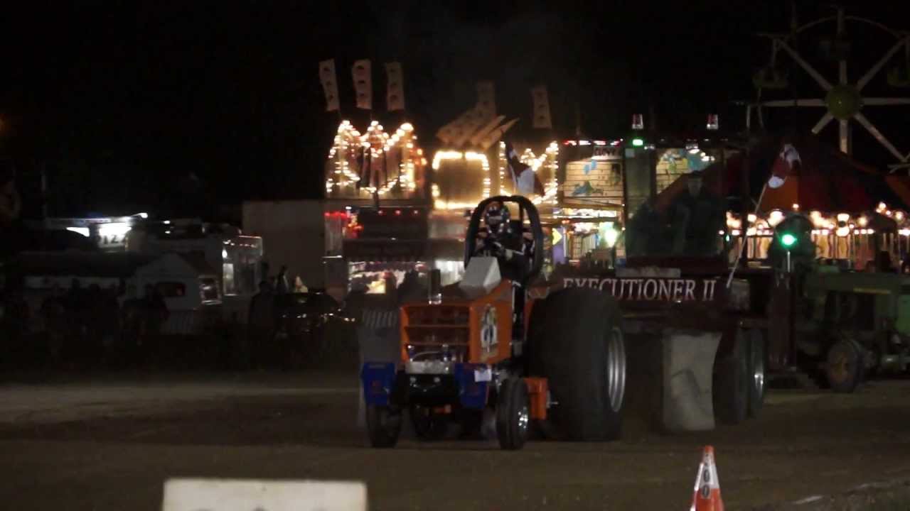 Fergus tractor pull light pro stock 2013 - YouTube