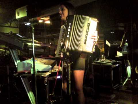 tania y su acordeon 4 5 2014 - YouTube