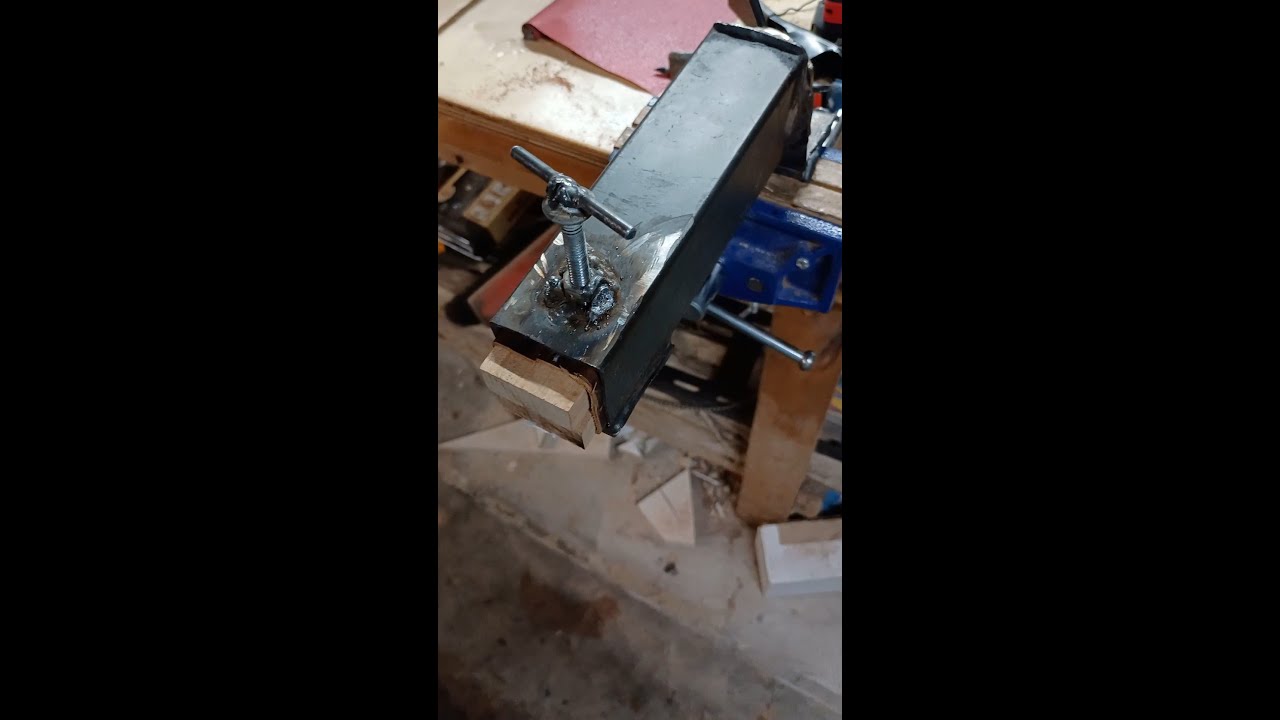 Knife Vice Build - YouTube