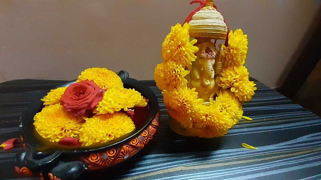 Simple Kolam & Easy Sevanthi poo malai - YouTube