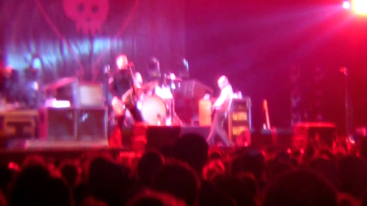 ALKALINE TRIO live @ Groezrock 2014 - YouTube