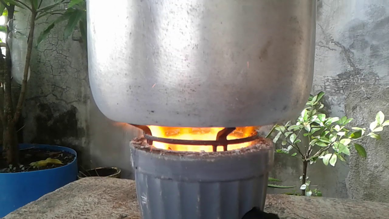 Kalan de uling w/blower powerd by solar - YouTube