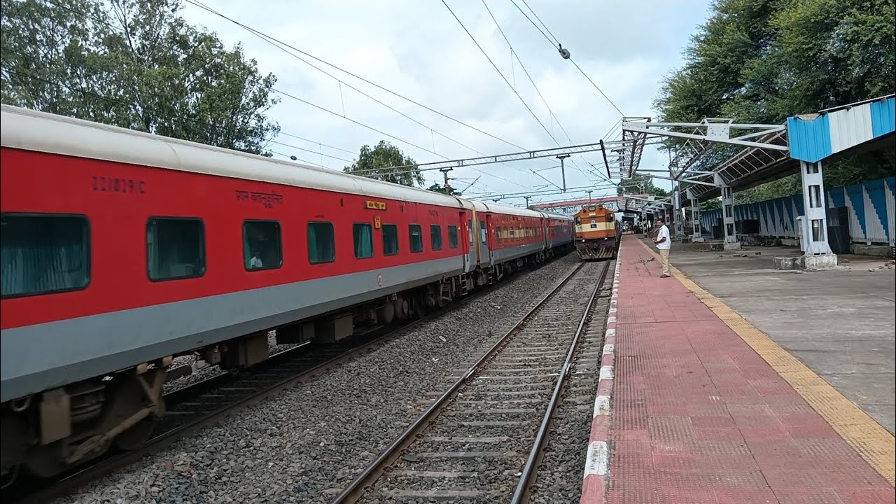 22845 Pune - Hatia SF Express Skipping Hadapsar - YouTube