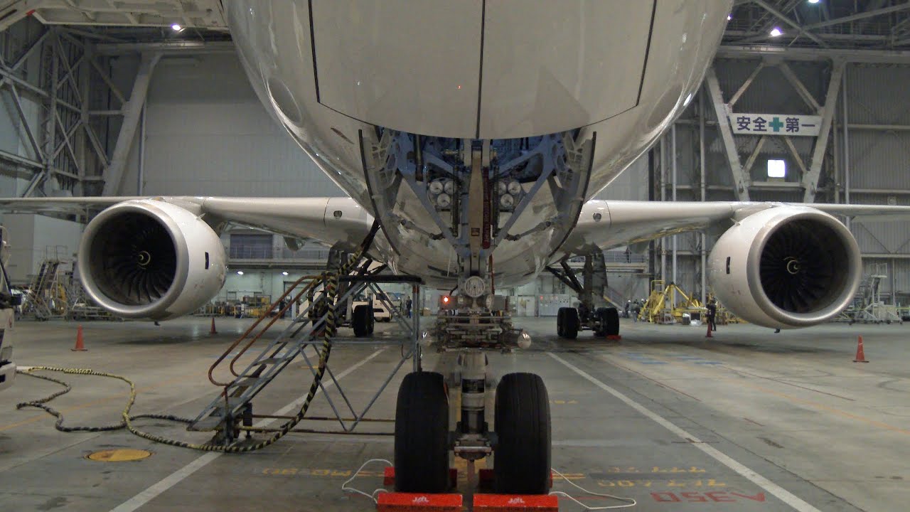 Airbus A350-900 Nose Landing Gear / エアバスA350 XWB ノーズ・ギア - YouTube