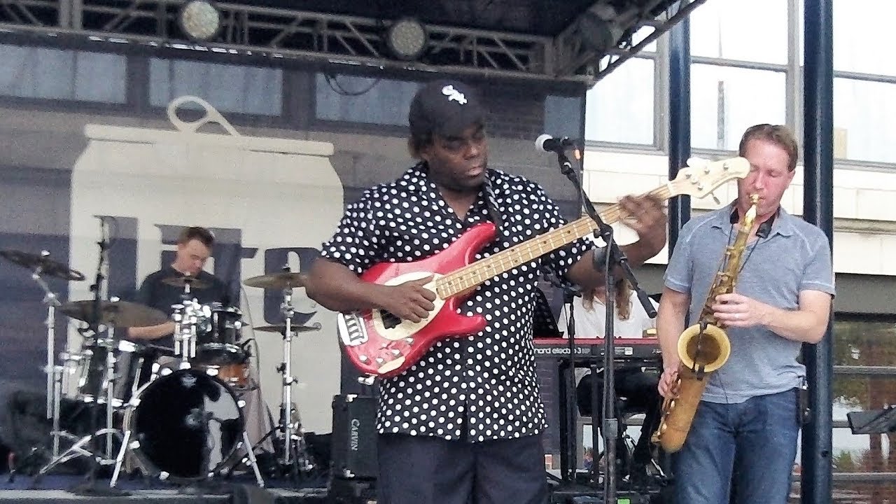 Bluesman Sam Cockrell at Navy Pier, Chicago (2017) - YouTube