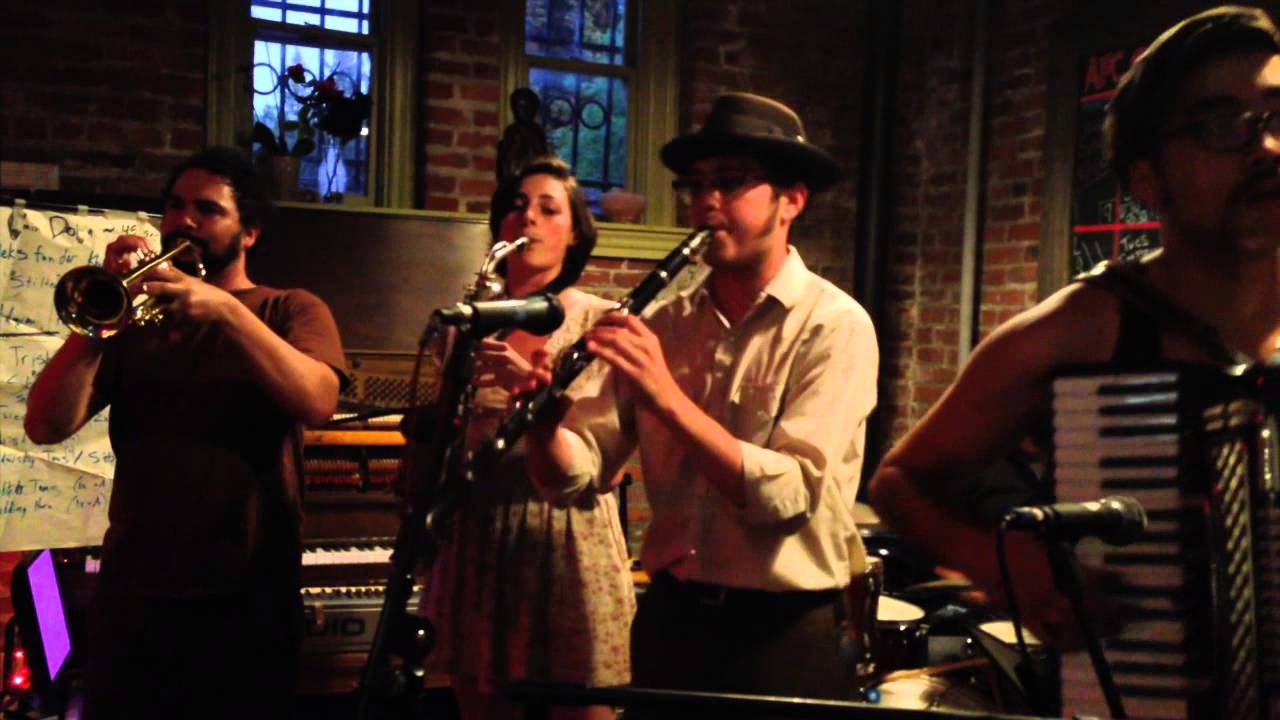 Orchestra Euphonos - "Fun Der Khupe" at Hoot Fest - YouTube