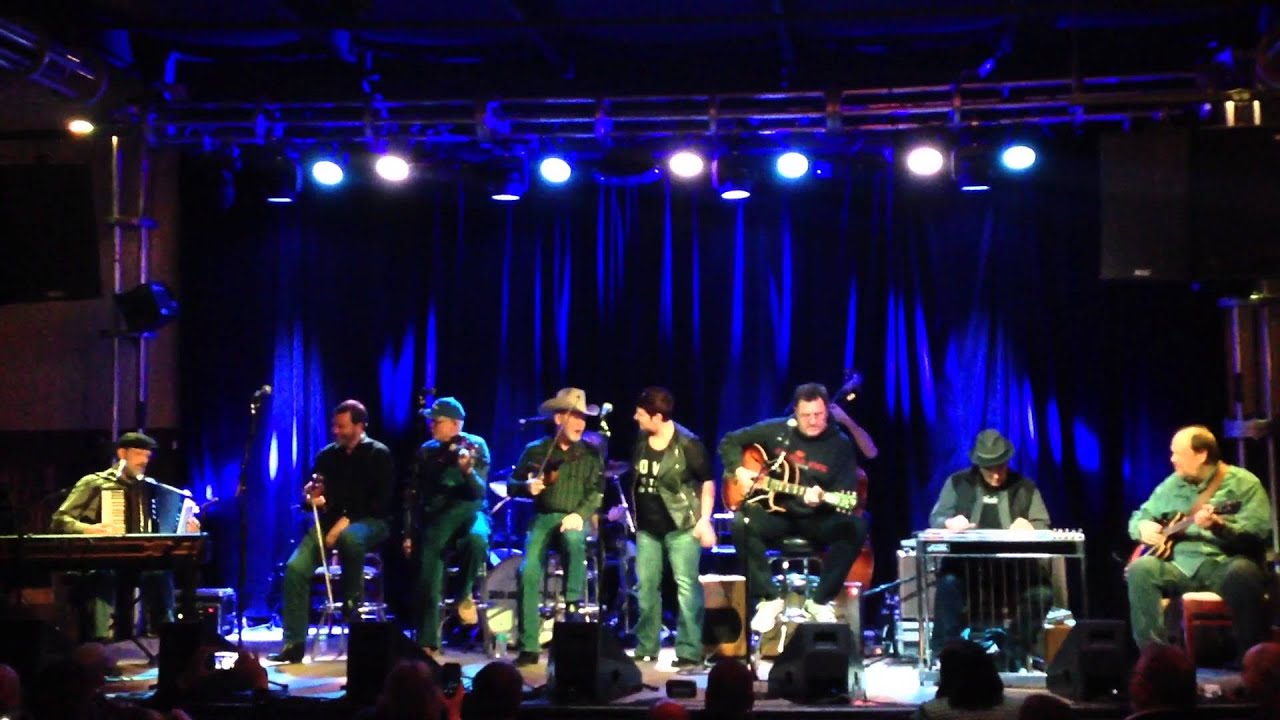 WSA's Stacey Lee Guse singing with the Time Jumpers - YouTube