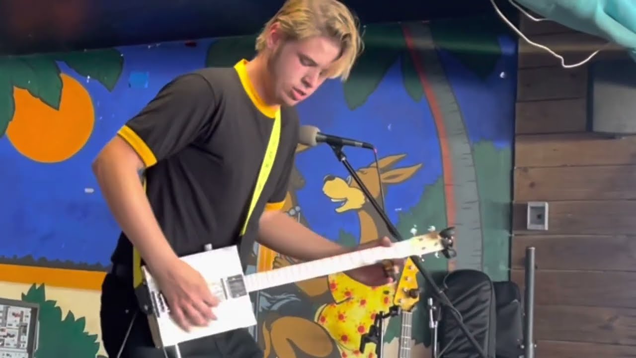 Memphis Lightning Amazing Solo Boogie With A 4 String Cigar Box Guitar ...