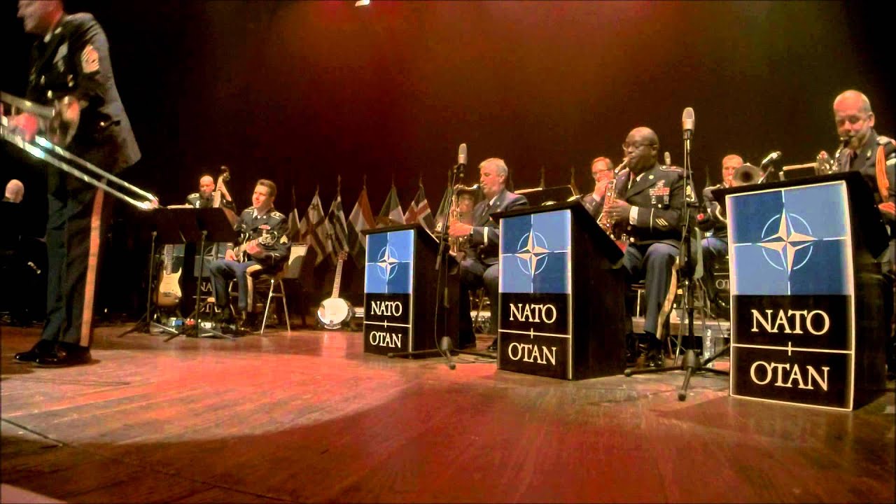 Shape International Band Mons Live (2) - YouTube