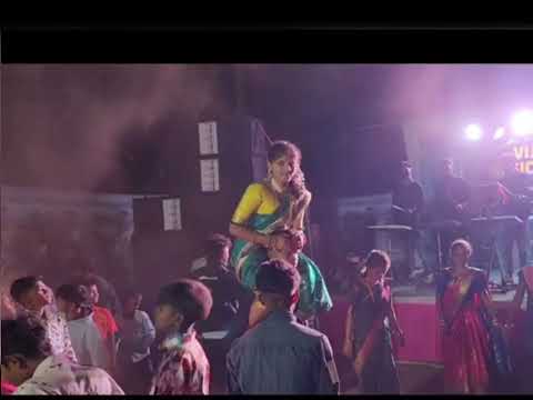 shoulder ride dance