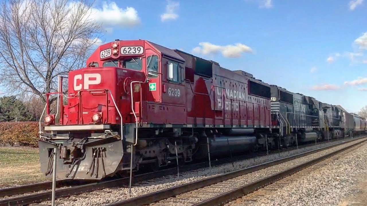 CP SD60 leads CP 380 through Lake Forest, IL. 11/25/17 - YouTube