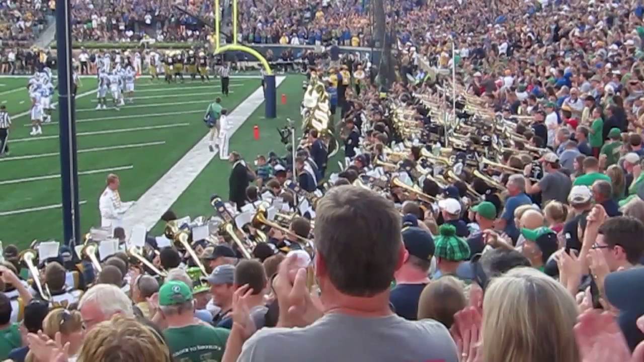 Damsha Bua (Victory Clog) performed by the Notre Dame Marching Band at ...