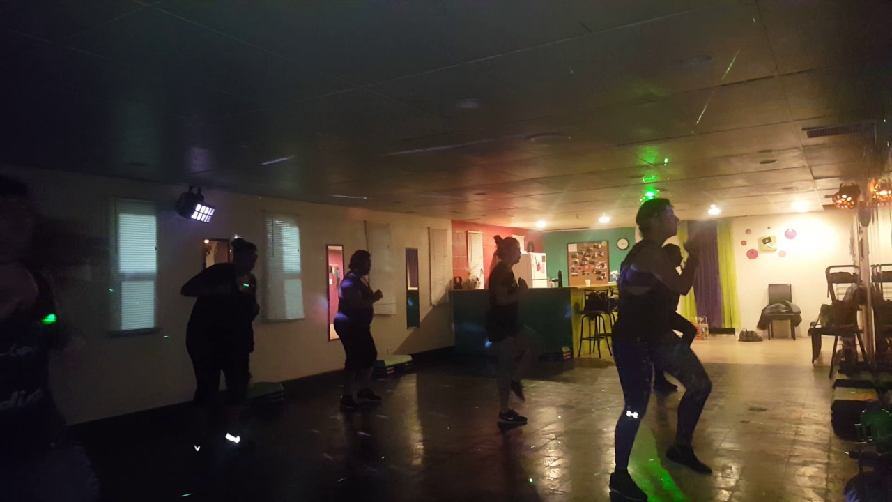 Boxing Zumba and fitness class con karina - YouTube