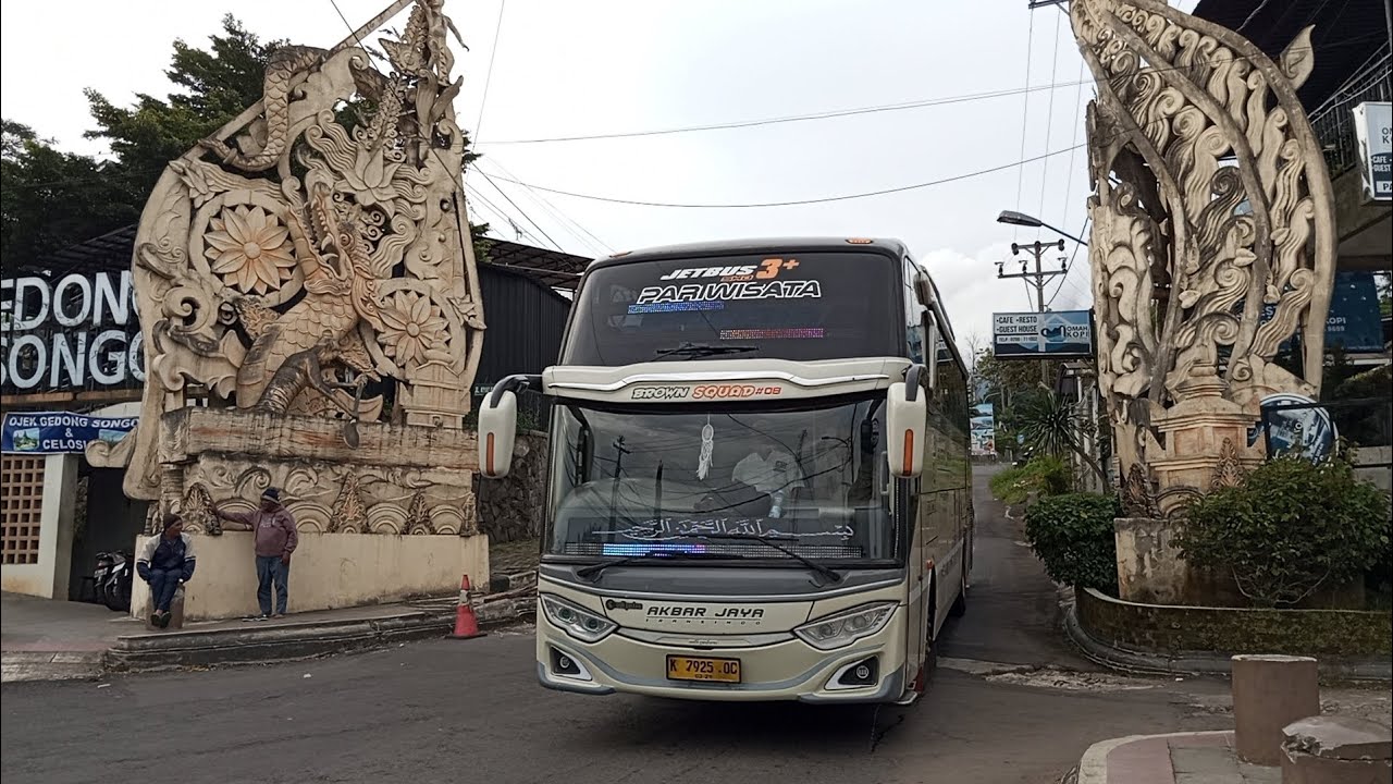 BUS AKBAR JAYA CAMARO DI CELOSIA BANDUNGAN SEMARANG - YouTube