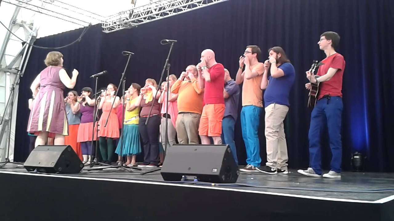 Berlin Pop Ensemble sing Rubber Band - YouTube