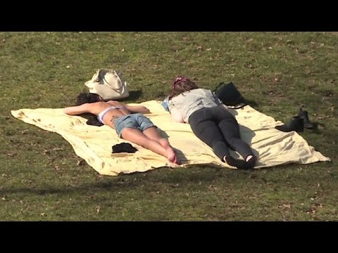 Im Bikini im Central Park - Rekordtemperaturen in New York