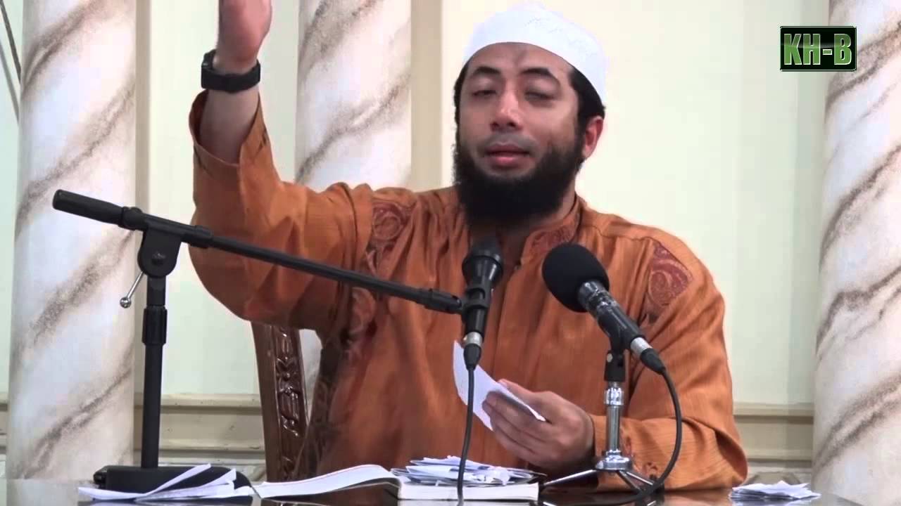 Ust. Khalid Basalamah ~ Dosa Besar Menjadikan Orang Munafik Sebagai ...