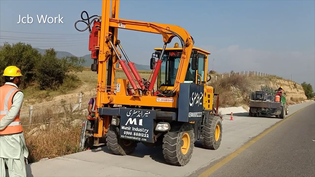 JCB Electric Pole Erection Planter | Contraction Standing Poles with ...