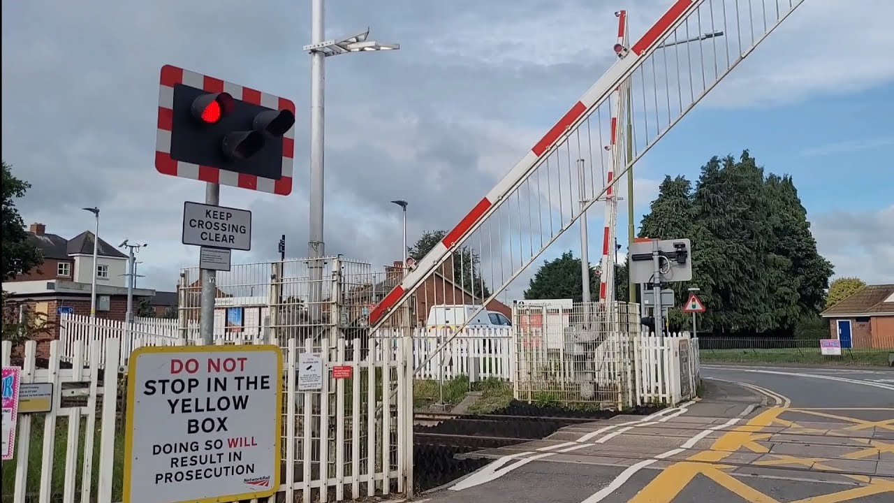 *Hangman* Wem Level Crossing, Shropshire (25/08/2023) - YouTube
