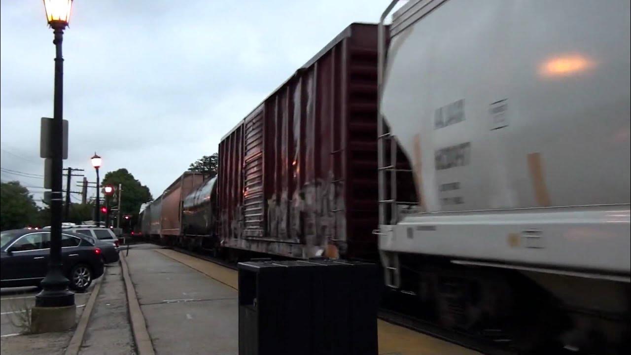 BNSF 5773 & 9902 Leads a Manifest West, Hinsdale, IL - YouTube