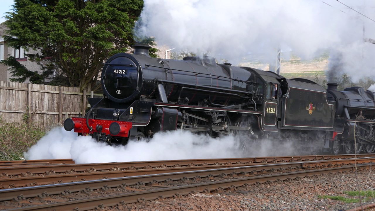 LMS Black 5s Nos. 45212 and 45407 departing Craigendoran Junction - YouTube
