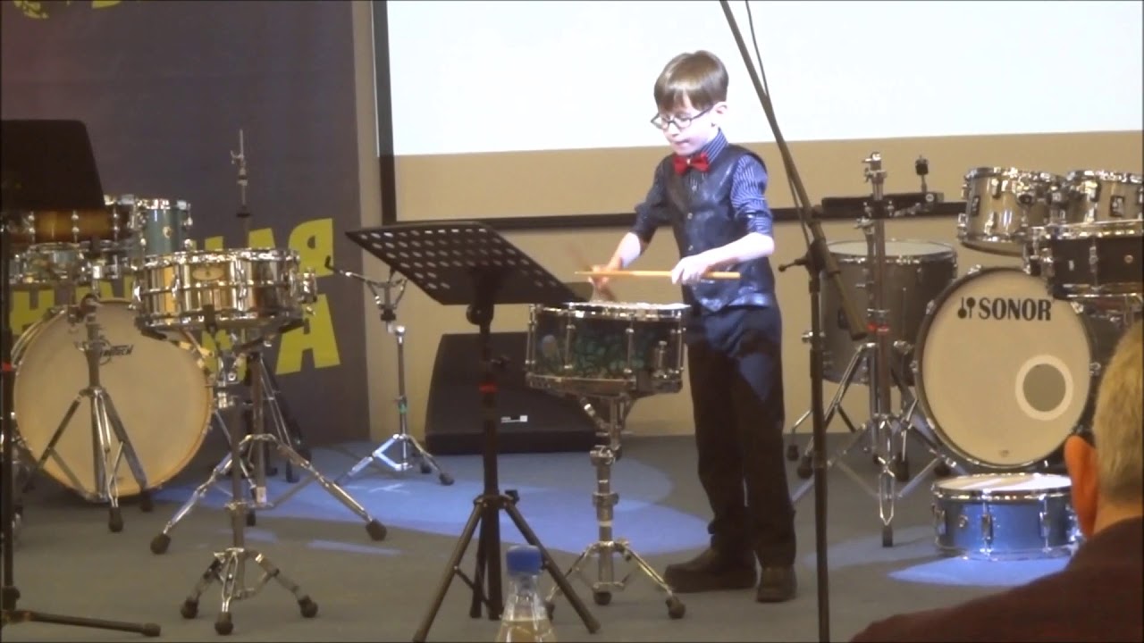 John Beck - Colonial drummer (snare drum solo) - YouTube