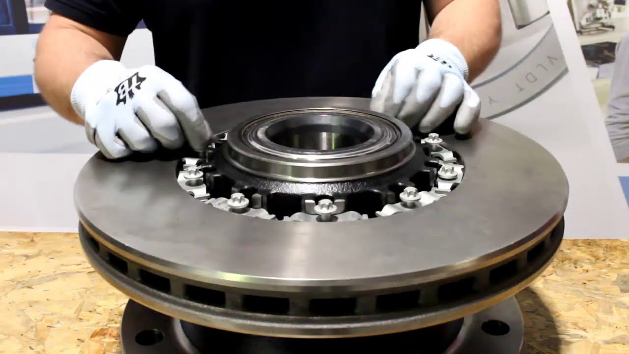 Mounting a brake disc for DAF vehicles on a Fersa hub (F400023 model ...