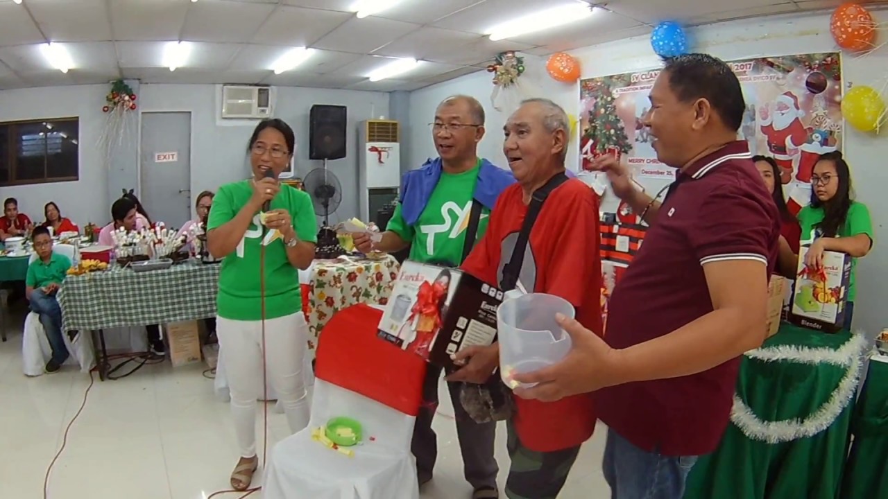 Sy Clan Christmas Reunion 2017 - Gift Giving - YouTube