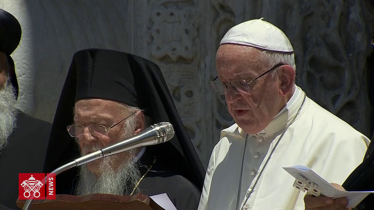 Visita di Francesco a Bari: non c'è alternativa alla pace - YouTube