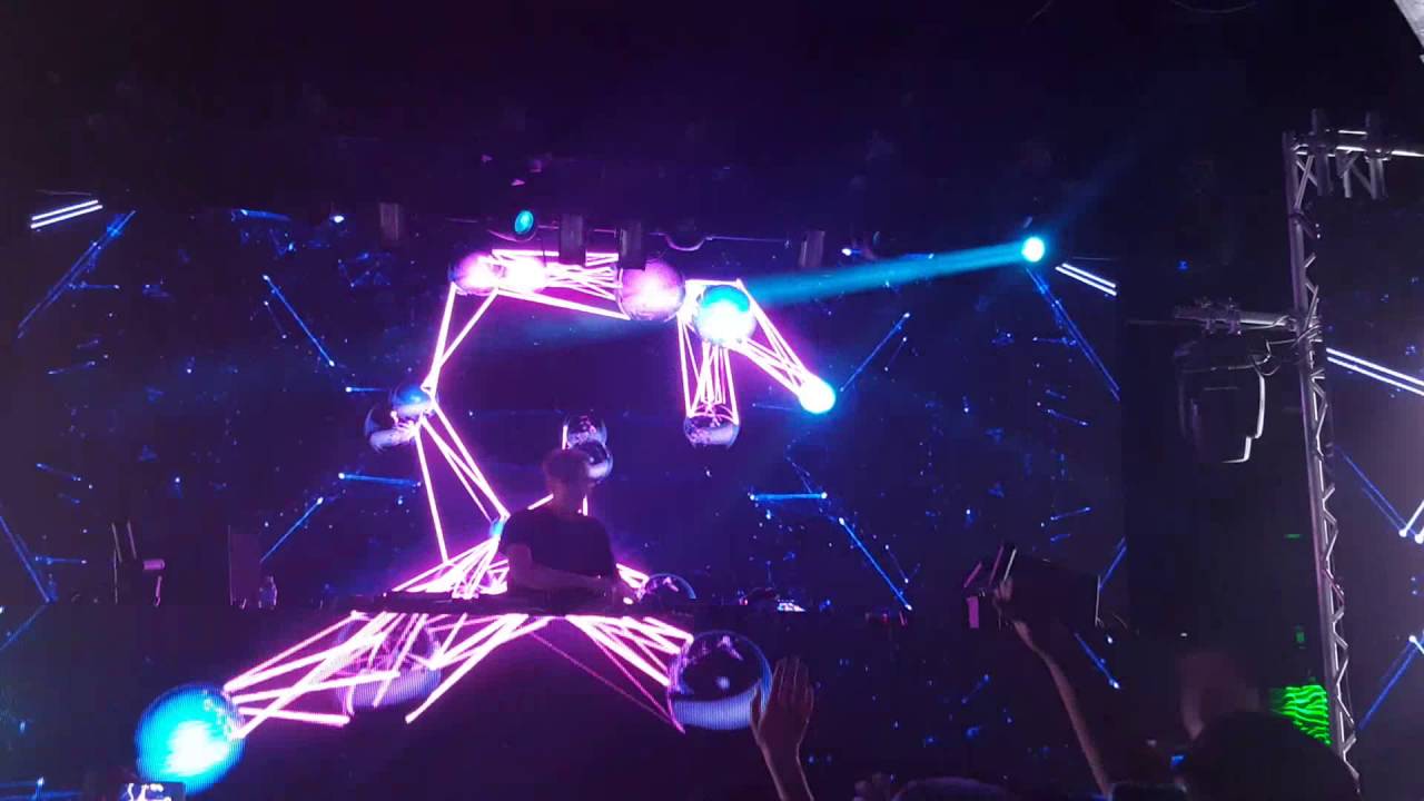 Headhunterz Live in Vancouver 2016 - YouTube