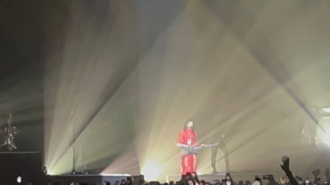Demi Lovato - Skyscraper (Holy Fvck Tour Live in São Paulo Brazil 30/08 ...