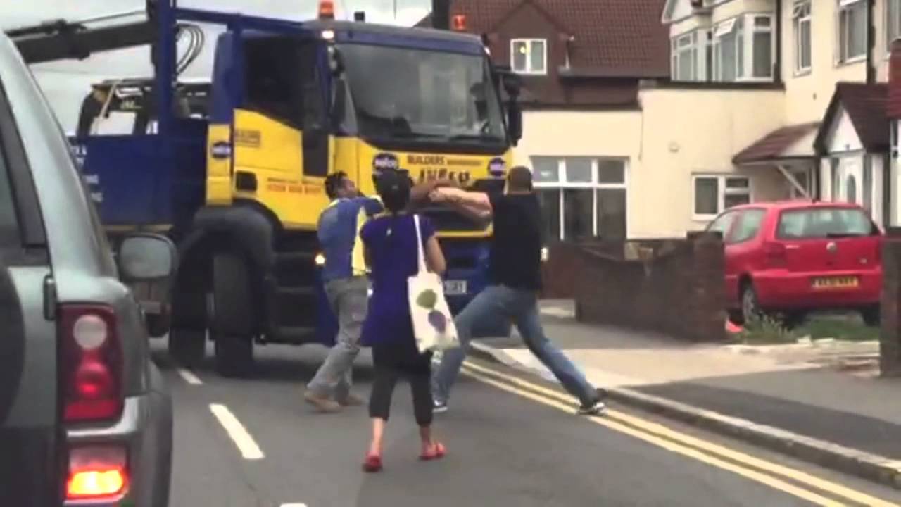 Street fight in London caught on camera. Crazy Road rage - YouTube
