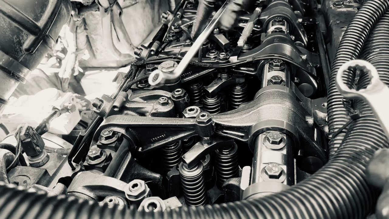 Cummins ISX Overhead Valve Adjustment - YouTube